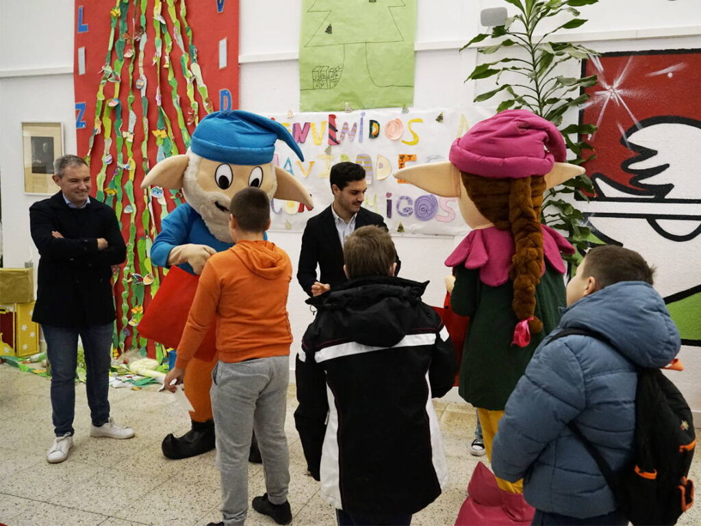 Los Guachis visitan el Comedor Escolar de Navidad que atiende a 110 ...
